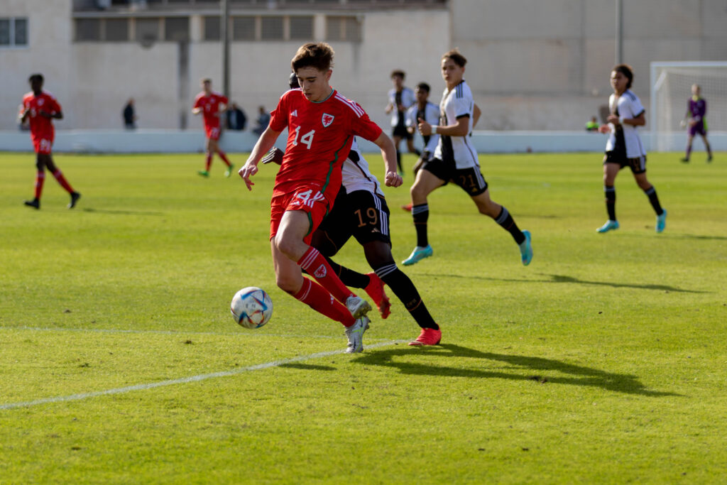 FFC U16 Talent, Aled Thomas, signs at Everton FC