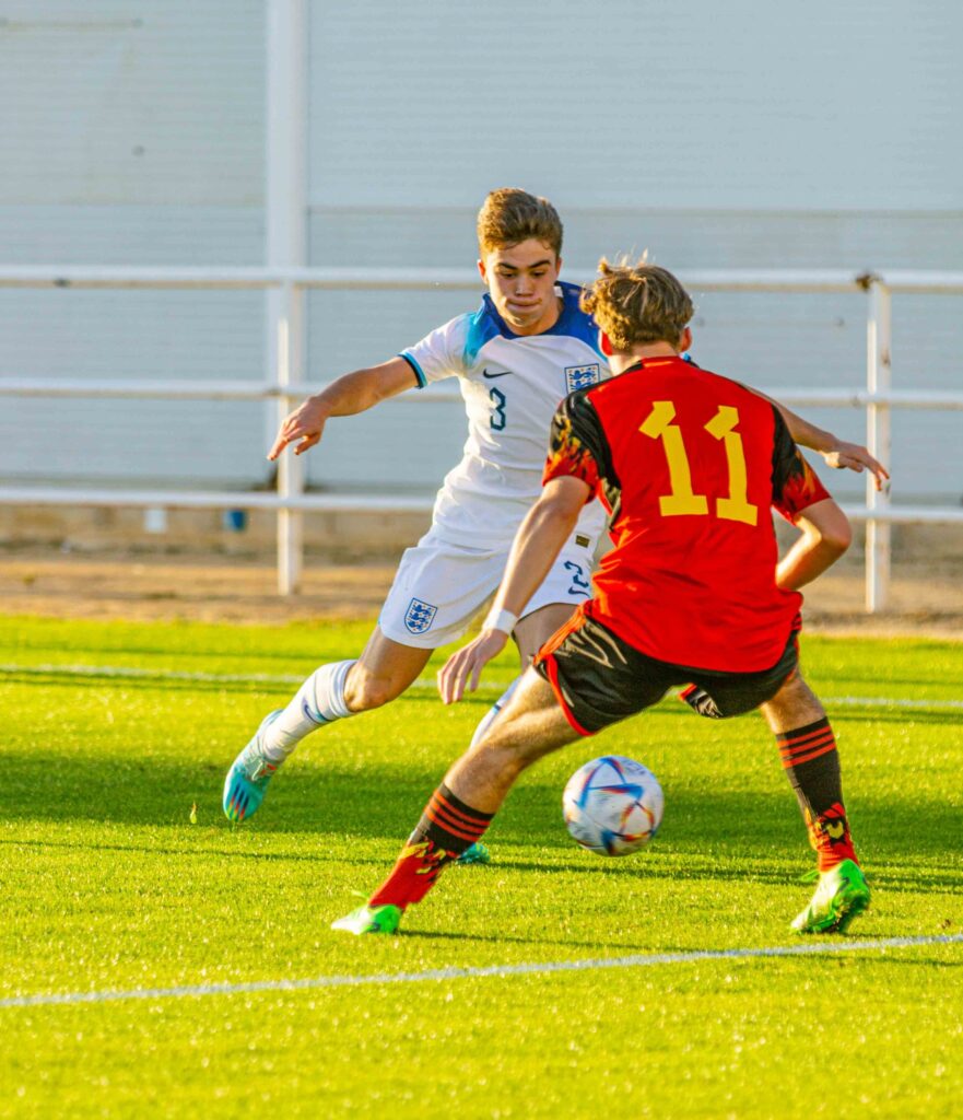 Highly rated Harry Amass signs for Manchester United