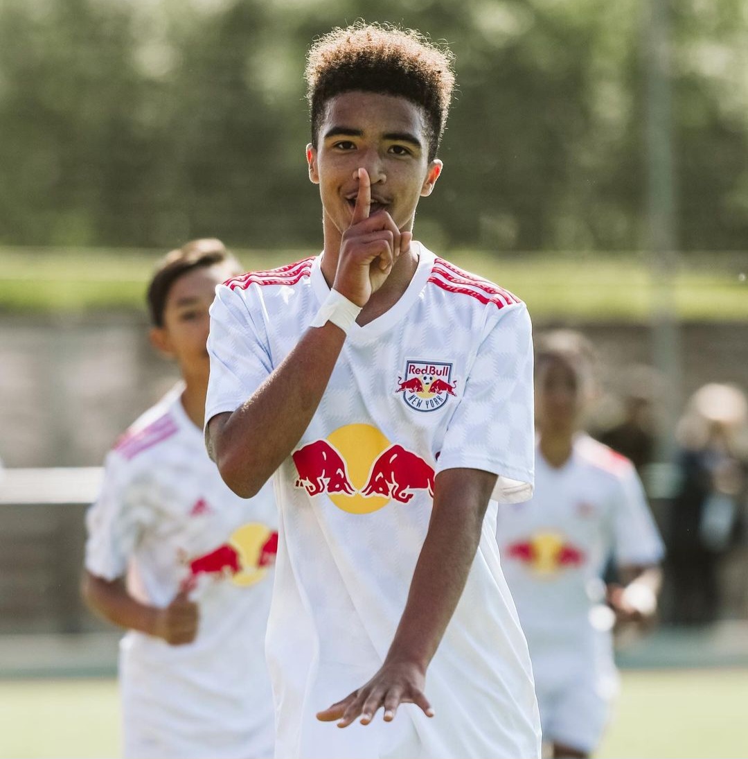 Da’vian Kimbrough becomes youngest professional US athlete ever